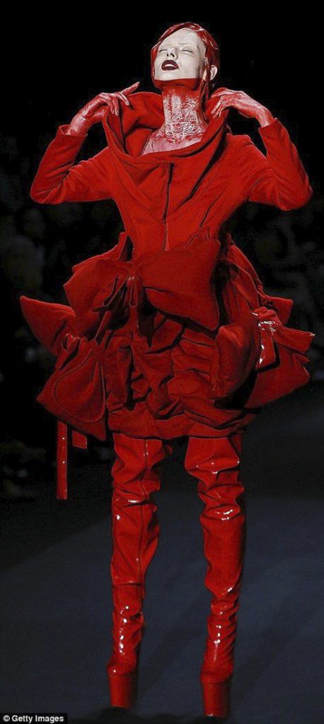 bloody-neck-red-gaunt-model - A G E N D A