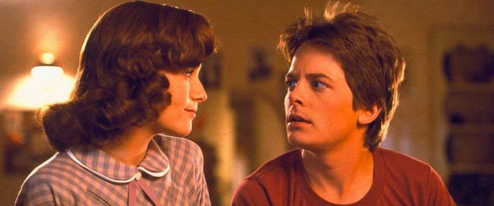 Lea Thompson: Defying the Odds with Her SPECTACULAR Career – AGENDA